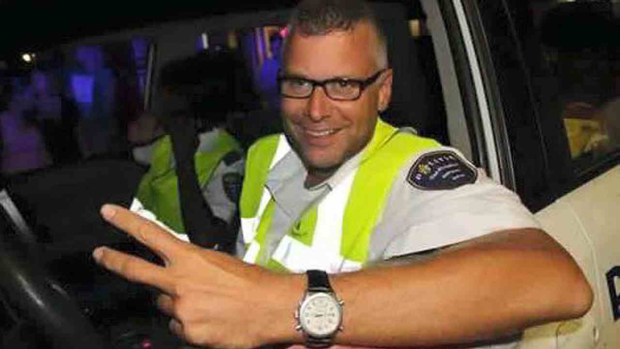 El oficial de policía Ferry Bakx fue asesinado a tiros en Bonaire, pero ...